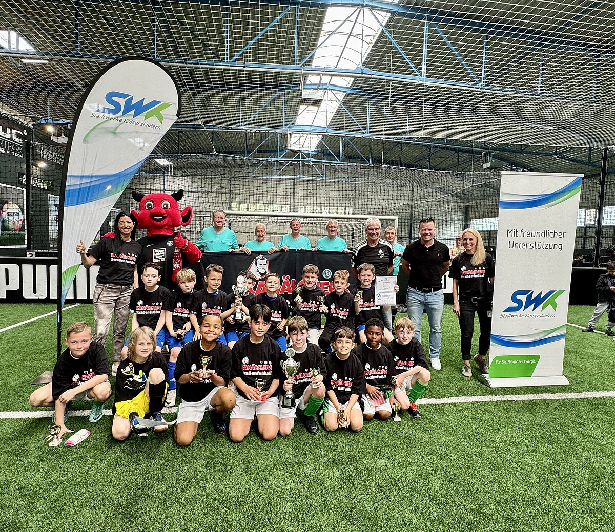 SWK: SWK unterstützt Fußballstadtmeisterschaften der Lautrer Grundschulen